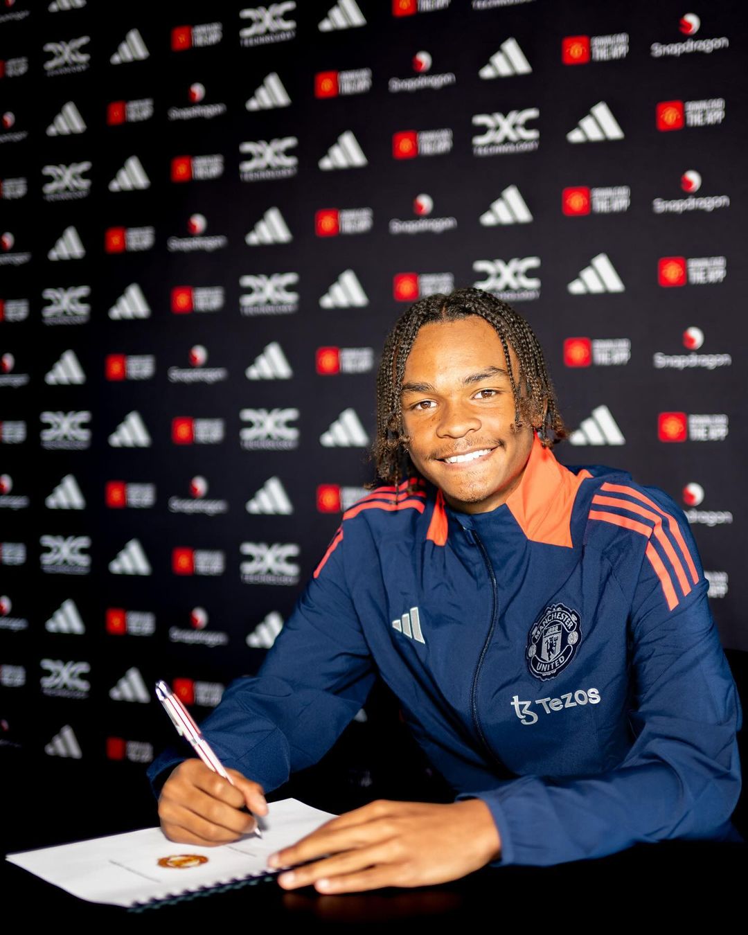 Man Utd youngster Lusale chooses Slovakia over Zambia - Bolanews